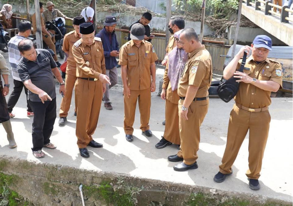 Walikota, Alfin Meninjau Pekerjaan Normalisasi Sungai Batang Bungkal ...